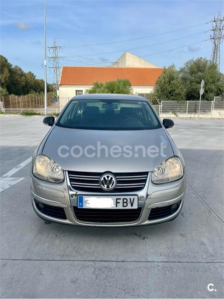 VOLKSWAGEN Jetta (2006) - 2.800 € en Madrid | Coches.net