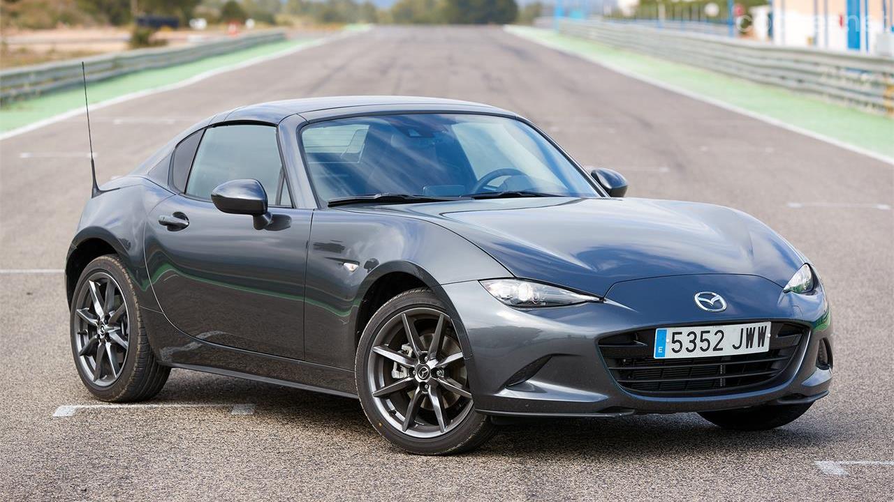 Mazda MX-5 RF vs Subaru BRZ: Duelo de deportivos asequibles | Noticias ...