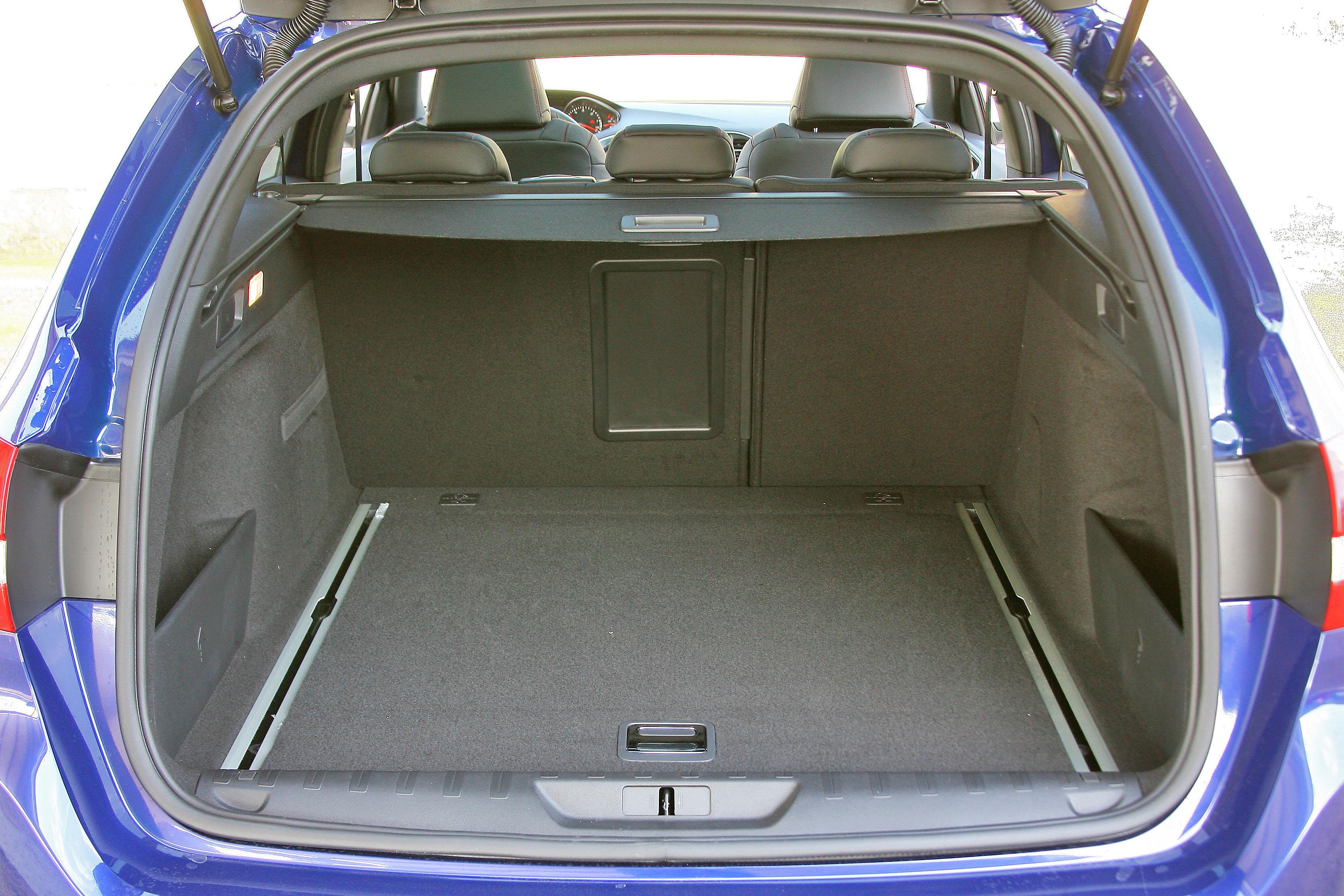 Comparativa: Ford Focus ST, Peugeot 308 SW GT, Seat León ST FR ...