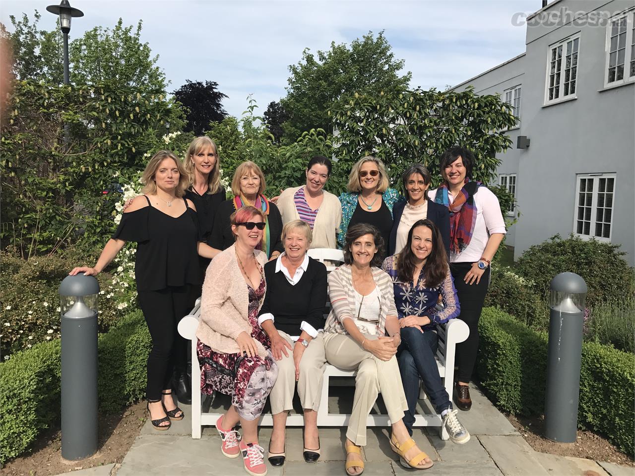 Mujeres periodistas entregan el premio al mejor coche del año ...