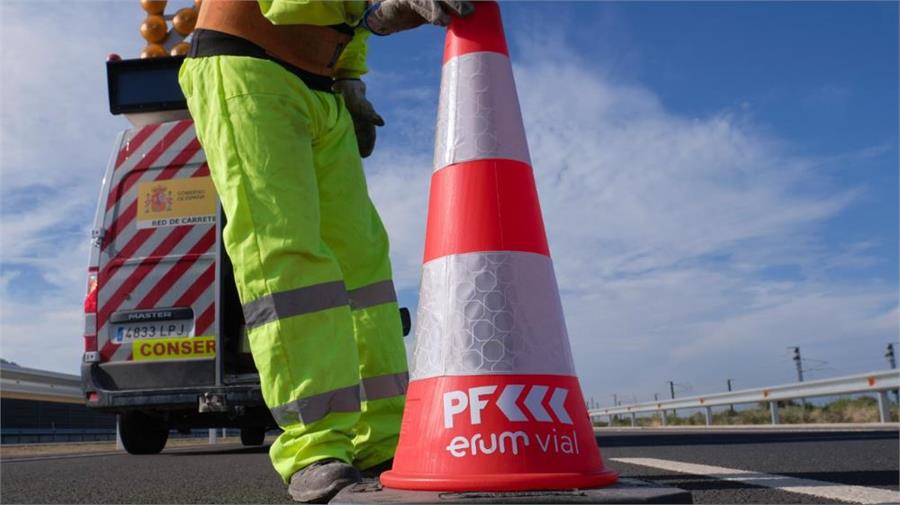 La DGT presenta los primeros conos conectados para obras | Noticias ...