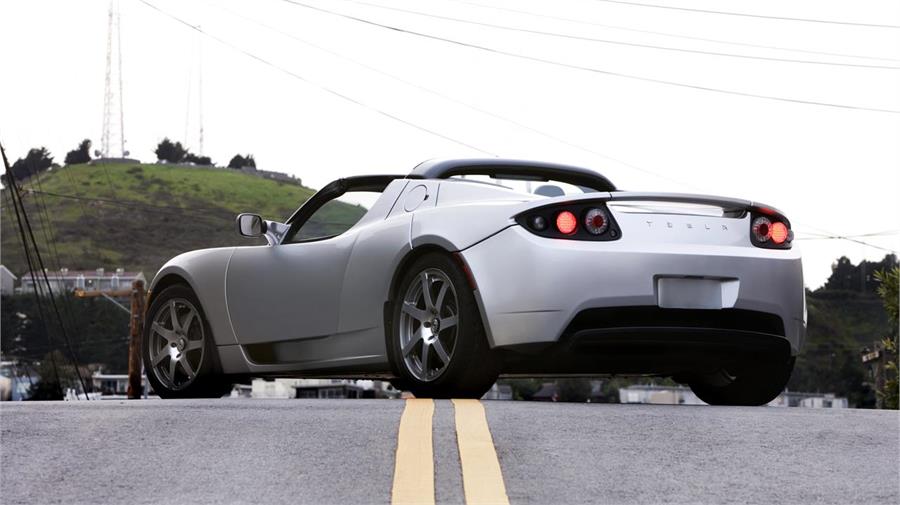 ¿Sabías que el primer Tesla era un descapotable basado en un Lotus ...