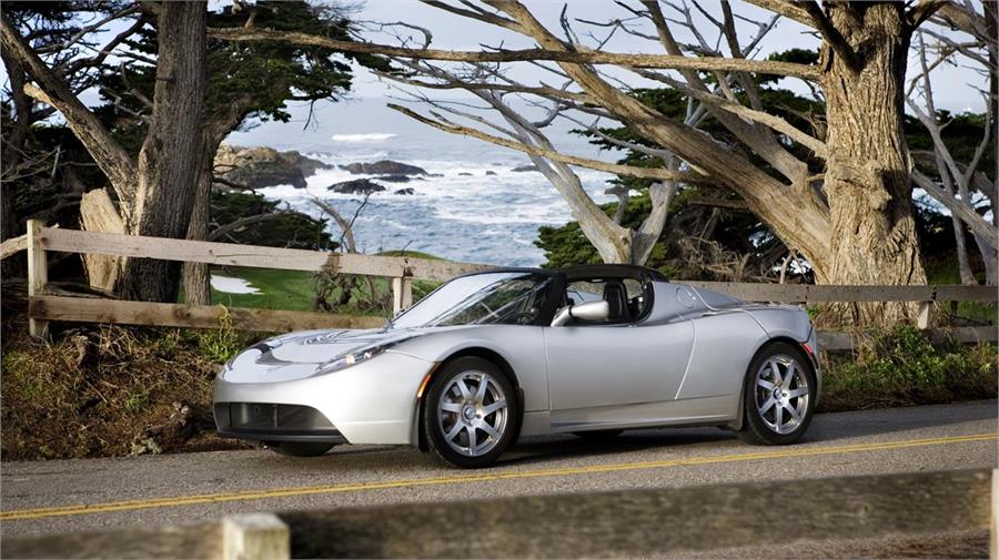 ¿Sabías que el primer Tesla era un descapotable basado en un Lotus ...