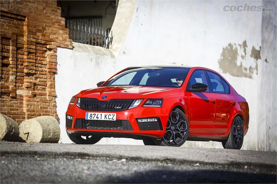 TODO SOBRE LOS AUTOMOVILES Y CAMIONES: SKODA OCTAVIA RS 2019