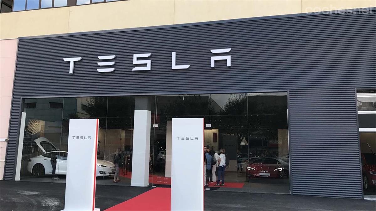 Tesla inaugura sus primeras instalaciones en España | Noticias coches.net