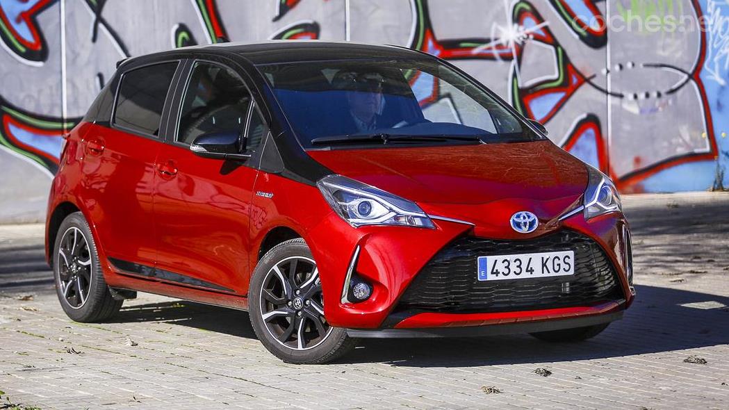 Coche Rojo Con Techo Negro - Idea Sala De Estar