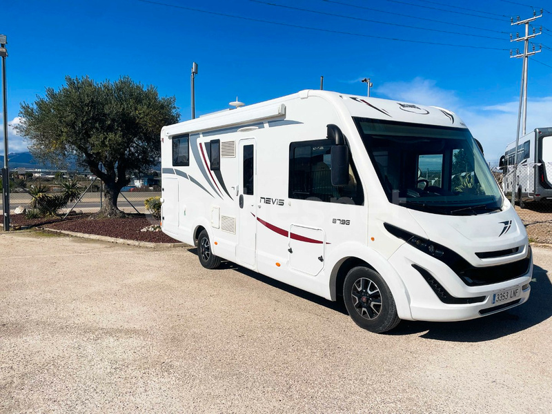 MCLOUIS NEVIS 879G PREMIUM - 71.490 € en Tarragona | Coches.net
