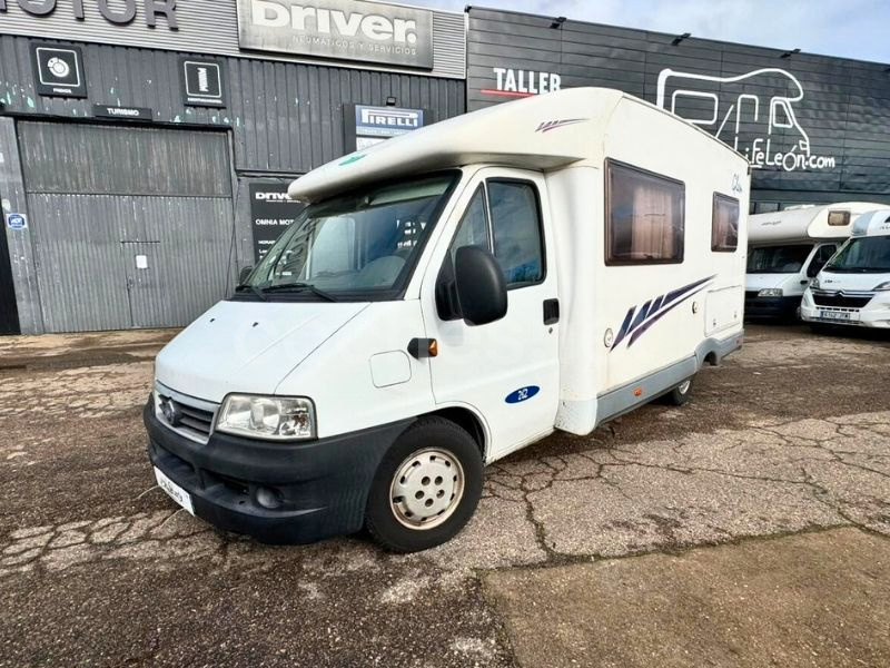 Autocaravana Perfilada McLouis Glen 262 - 27.500 € en León | Coches.net